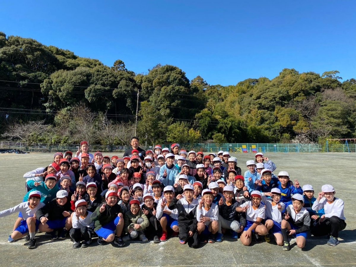 普及No.234【REVSキャラバン】湖西市立鷲津小学校にてタグラグビー教室を実施いた... | 【公式】静岡ブルーレヴズ