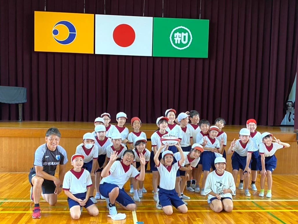 普及No.34【REVSキャラバン】湖西市立知波田小学校にてタグラグビー教室を実施いた... | 【公式】静岡ブルーレヴズ
