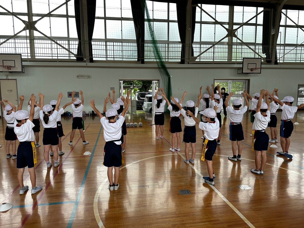 普及No.17【REVSキャラバン】浜松市立伊佐見小学校にてタグラグビー教室を実施いた... | 【公式】静岡ブルーレヴズ