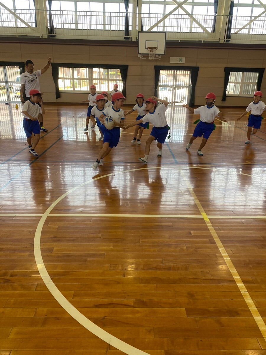 普及No.36【REVSキャラバン】浜松市立井伊谷小学校にてタグラグビー教室を実施いた... | 【公式】静岡ブルーレヴズ